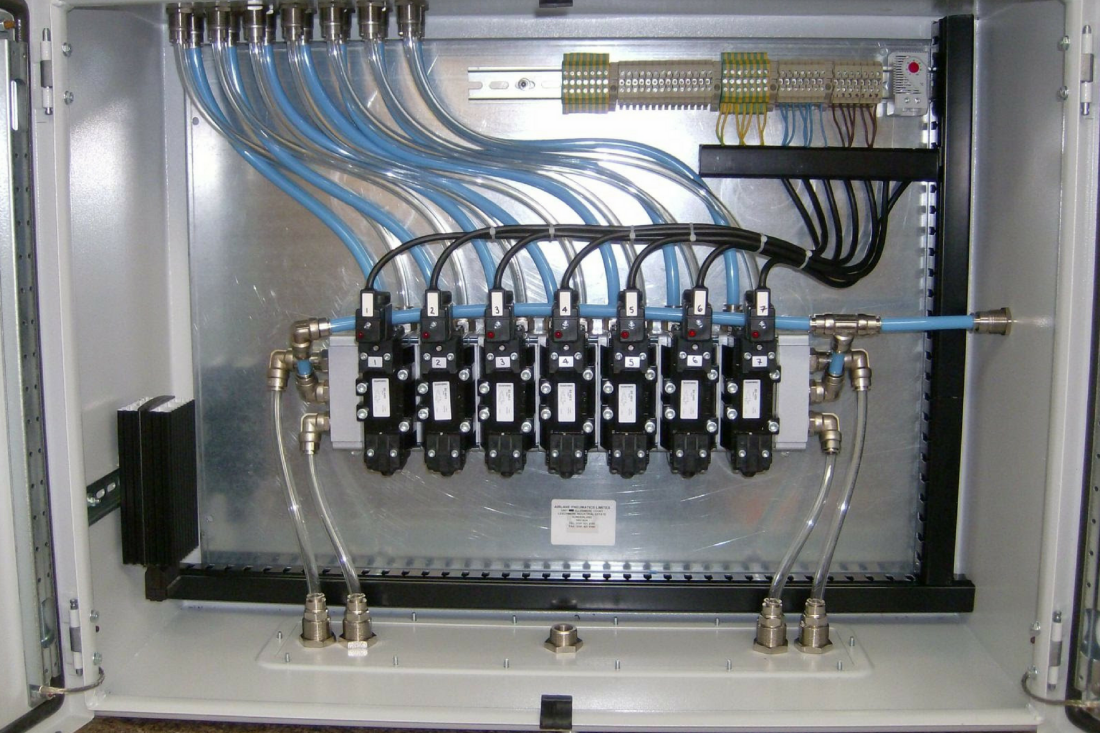 Vergo Automação | Pneumática – PAINÉIS ELETROPNEUMÁTICOS